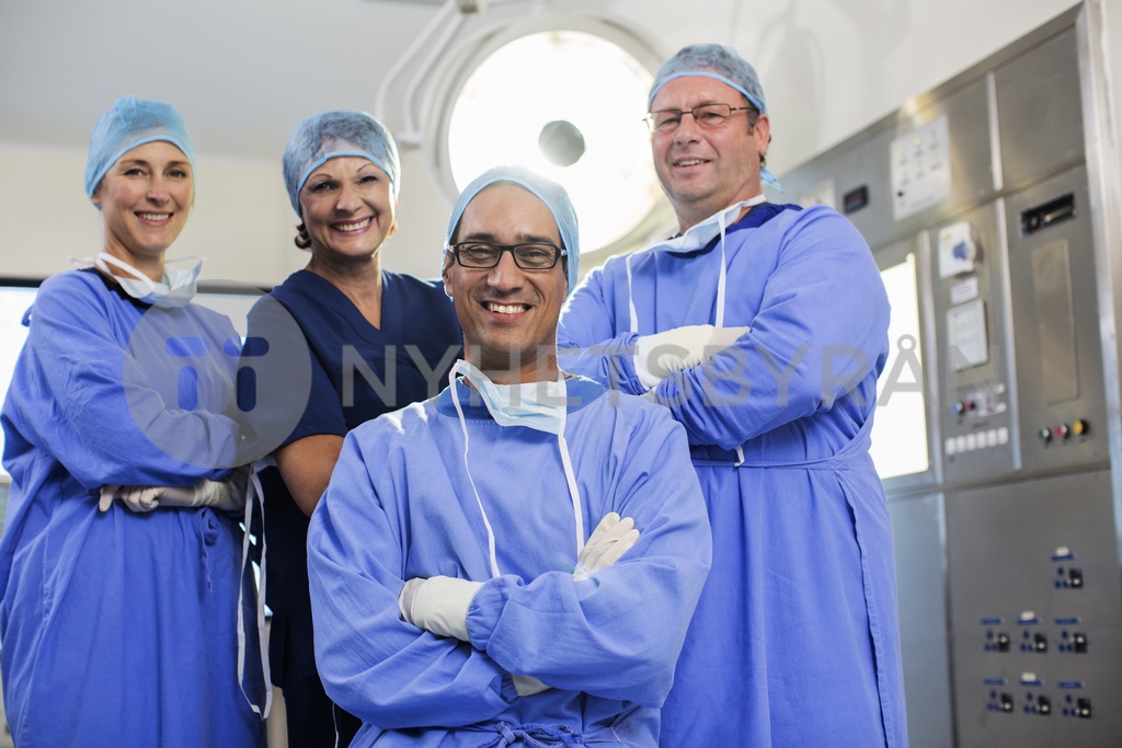 Team of doctors wearing surgical clothing in operating theater