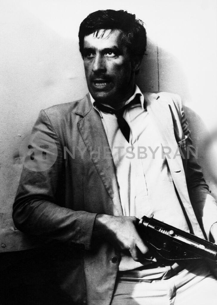 JOHN CASSAVETES in MACHINE GUN MCCAIN (1969) -Original title: GLI ...