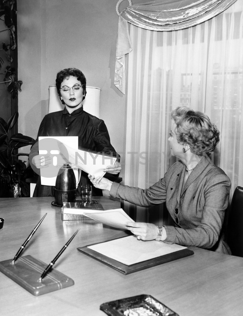 THE ANN SOTHERN SHOW, from left: Ann Sothern, Ann Tyrrell, 1958-1961