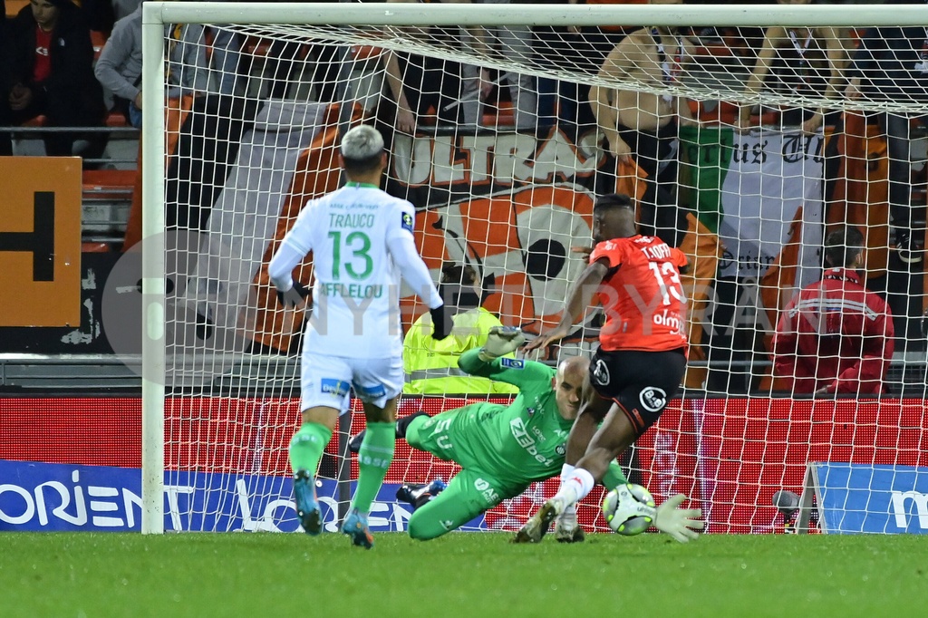 Terem MOFFI ( 13 - FC Lorient) - Paul BERNARDONI ( 50 - Saint Etienne ...