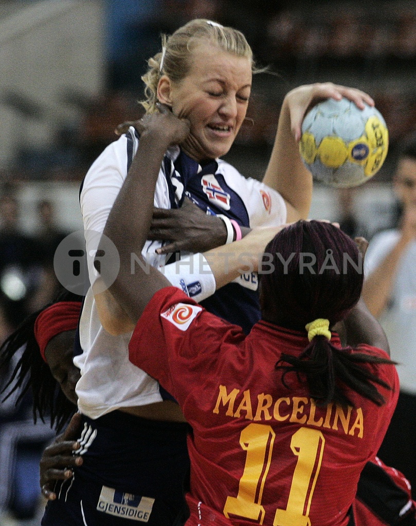 norway anette johansen center brakes through angola s marcelina kiala ...