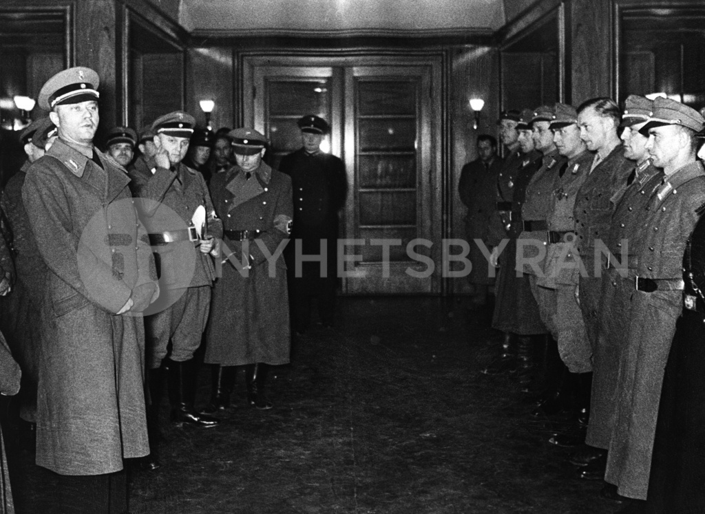 Political leaders on the way to leadership training, 1936