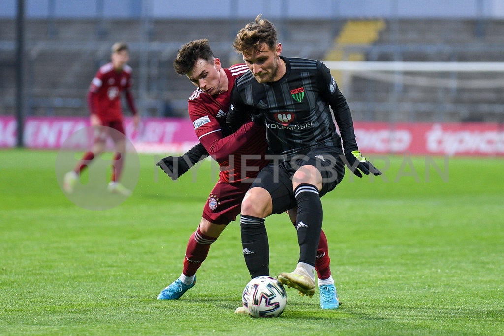 v.li.: Taylor Booth (Bayern München, FCB, 22) Amar Suljic (Schweinfurt ...