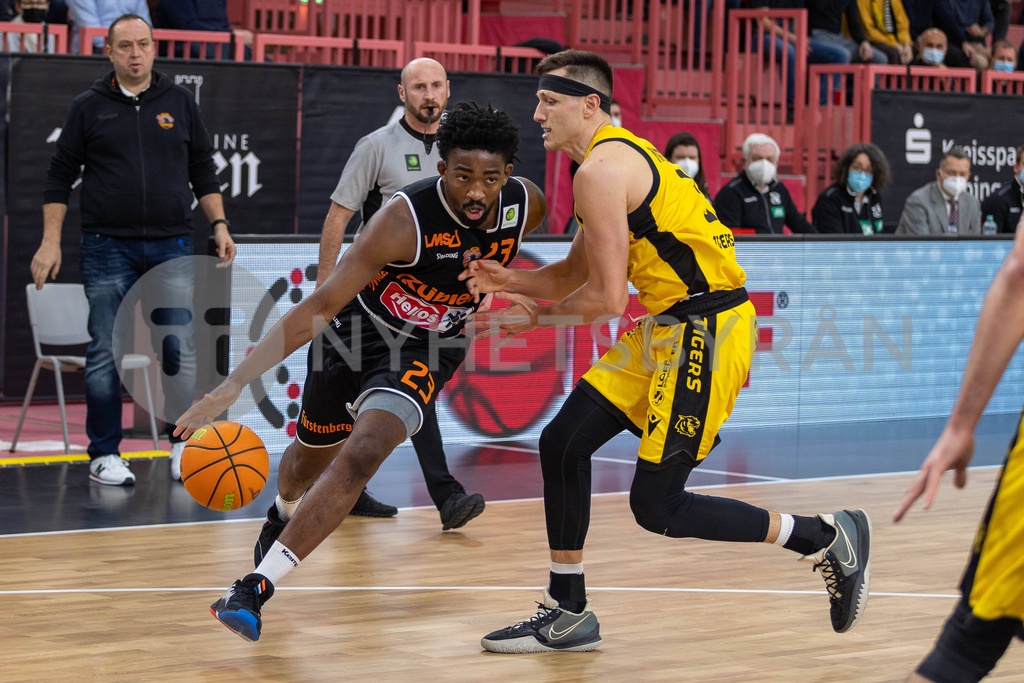 David Cohn (wiha Panthers Schwenningen, 34) Ryan Mikesell (Tigers ...