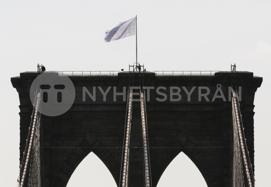 Brooklyn Bridge-Flags