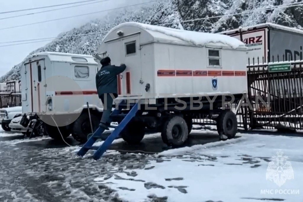 Russian Emergencies Ministry deploys warming posts near Verkhny Lars ...