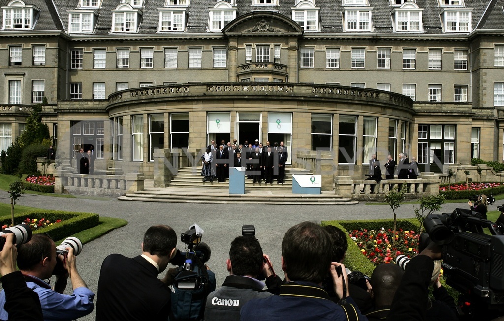 BRITAIN-G8-SUMMIT-FAMILY PHOTO