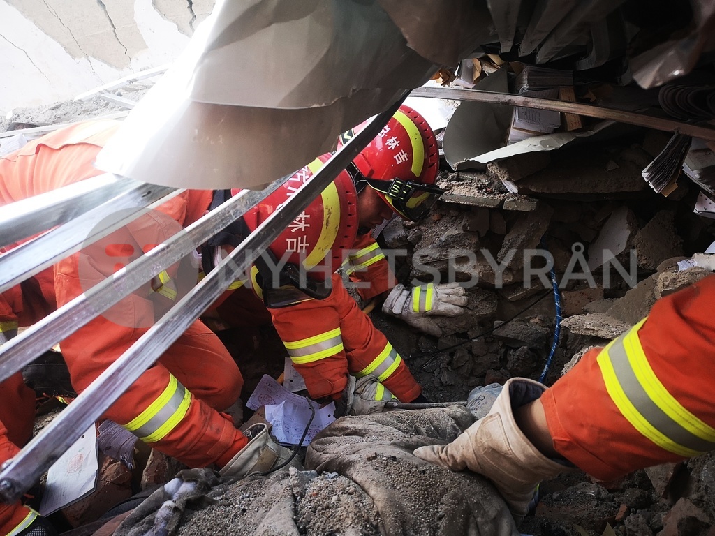 CHINA_CHINESE_JILIN_BAICHENG_BANK_BUILDING_COLLAPSE_DISASTER_290