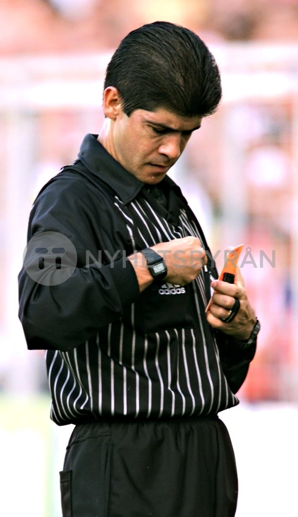 CUP-FR98-DEN-RSA-REFEREE-TORO RENDON