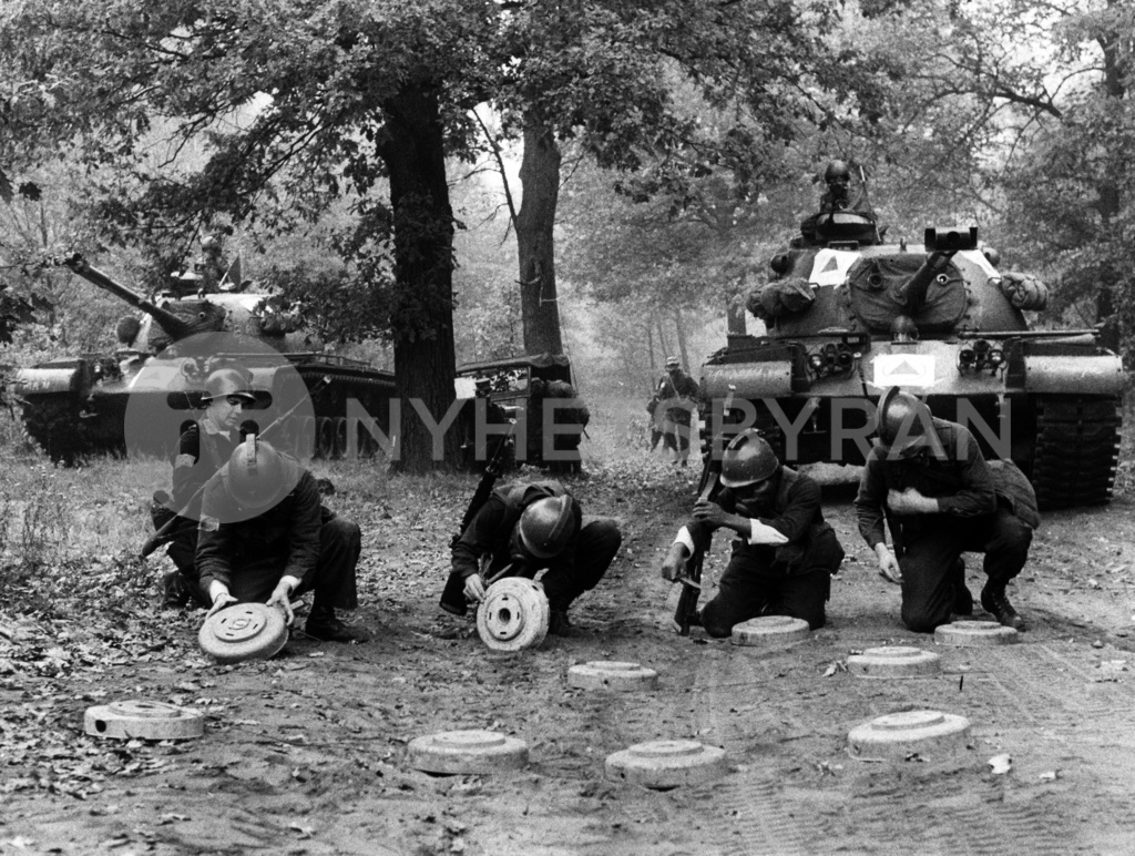 Land mines at manoeuvre of US army in Berlin Grunewald