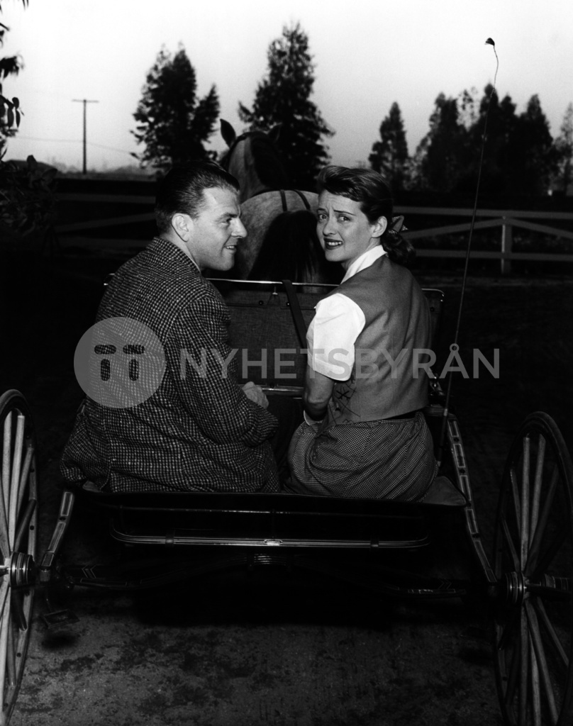 Arthur Farnsworth with wife Bette Davis riding on their San Fernando ...