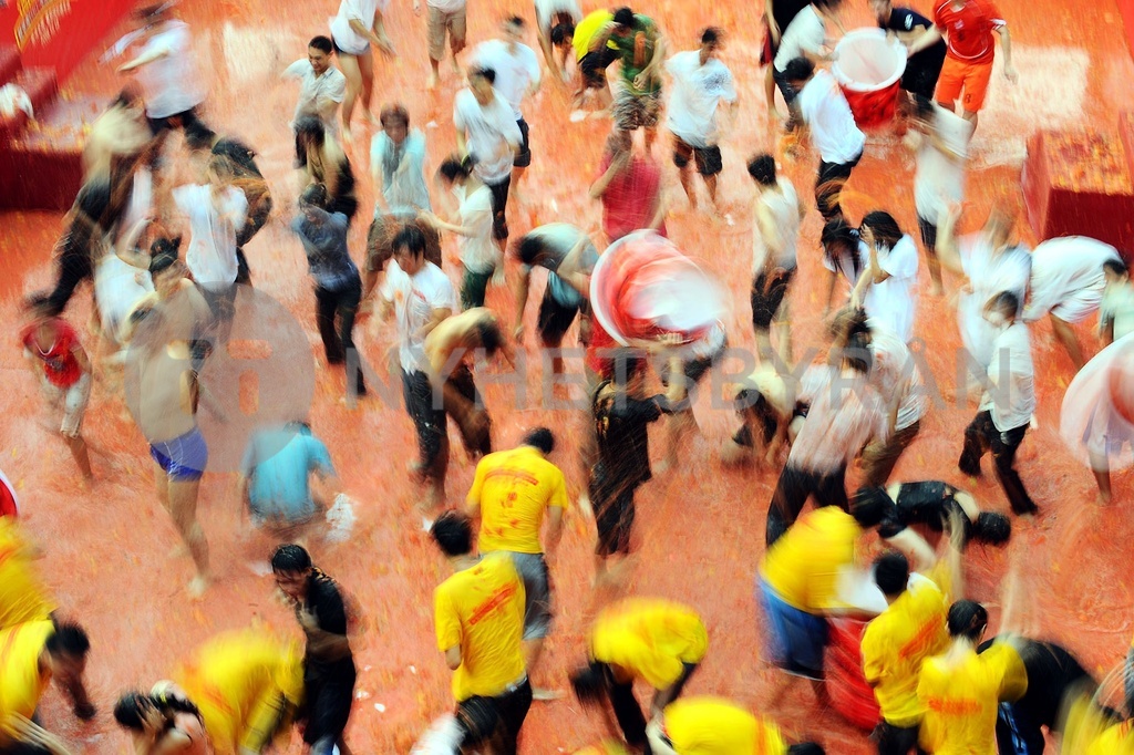 CHINA TOMATO FIGHT