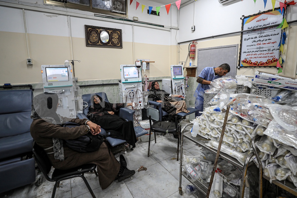 Crisis of the health system due to lack of electricity continues in Gaza