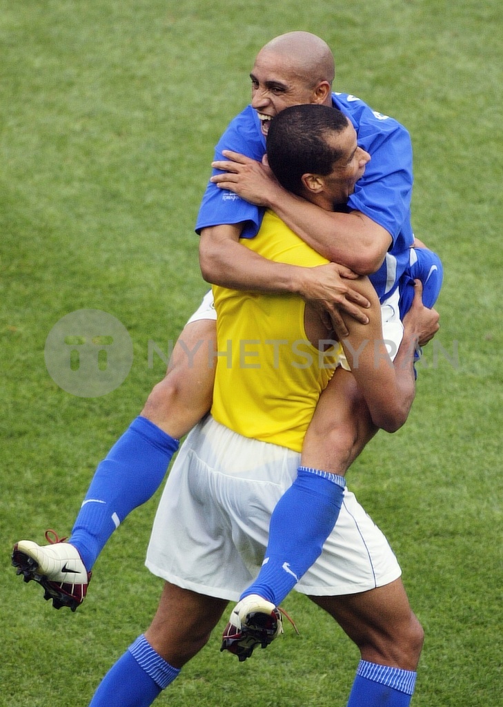 WC2002 ENG BRA RIVALDO ROBERTO CARLOS