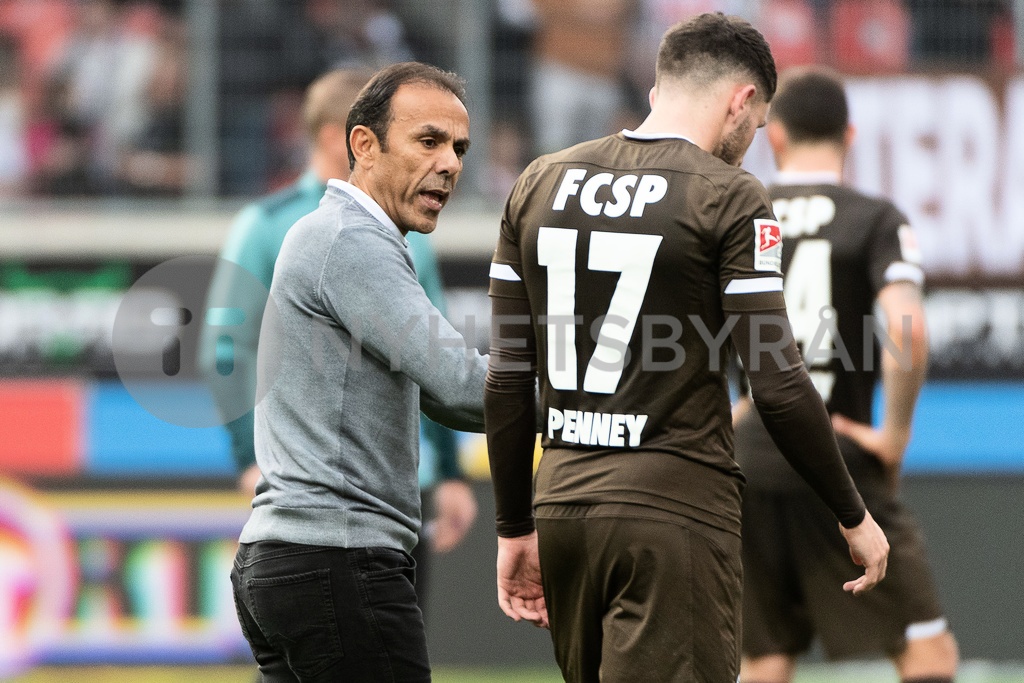 Jos Luhukay (FC St. Pauli Cheftrainer), Matt Penney (FC St. Pauli 17), unzufrieden, 1. FC ...