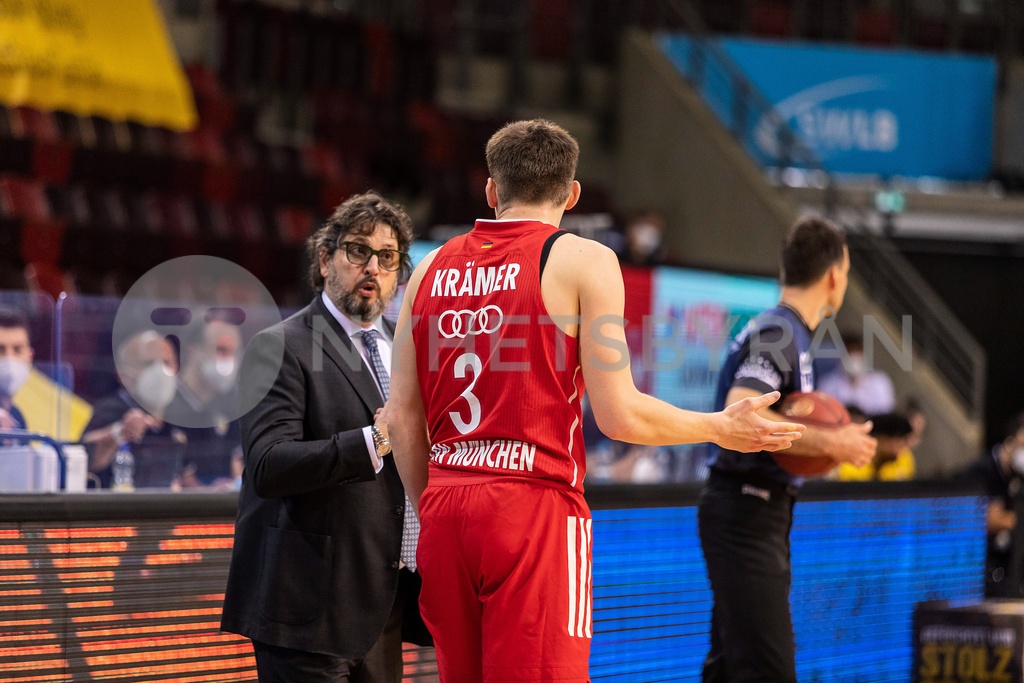 Andrea Trinchieri (Fc Bayern München, Head Coach) David Krämer (Fc ...