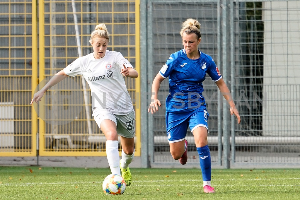 v.li.: Carolin Simon (Caro Simon, FCB, 30), Lena Lattwein (TSG, 6), Aktion, Action, Spielszene ...