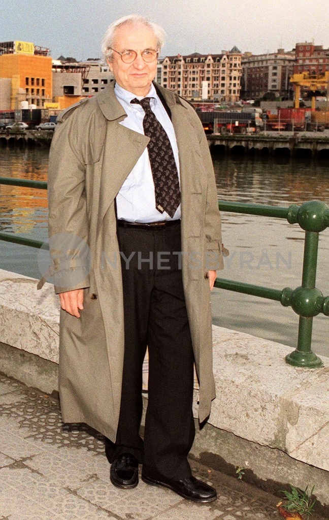 md99 19960319 bilbao spain files picture dated 19 march 1999 of us ...