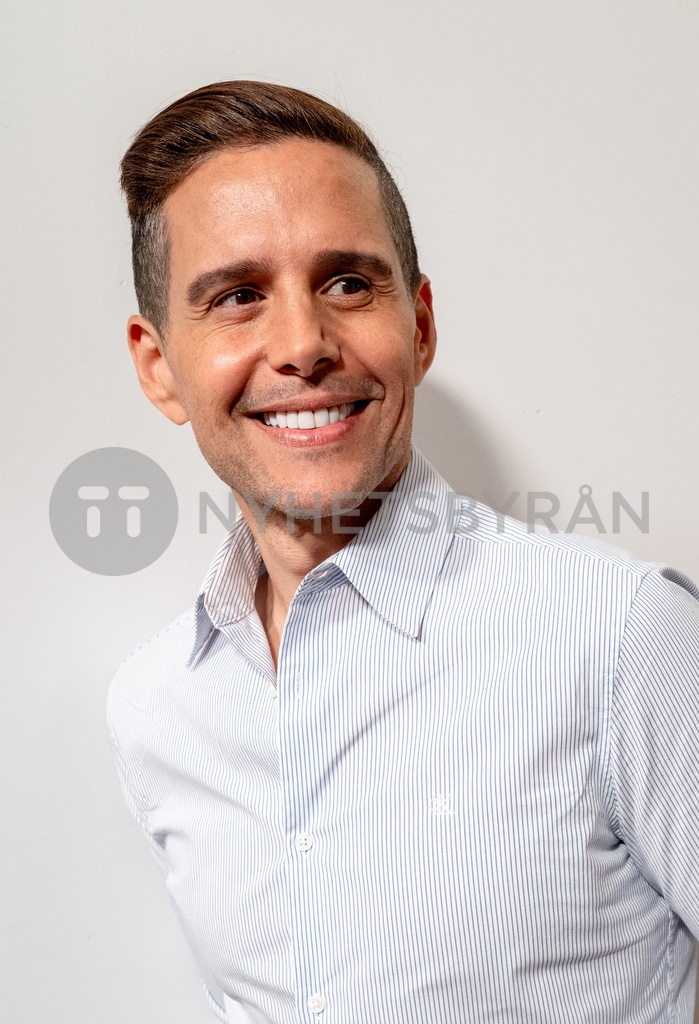 FL: Alejandro Chaban Television Host visits Univision’s “Despierta ...