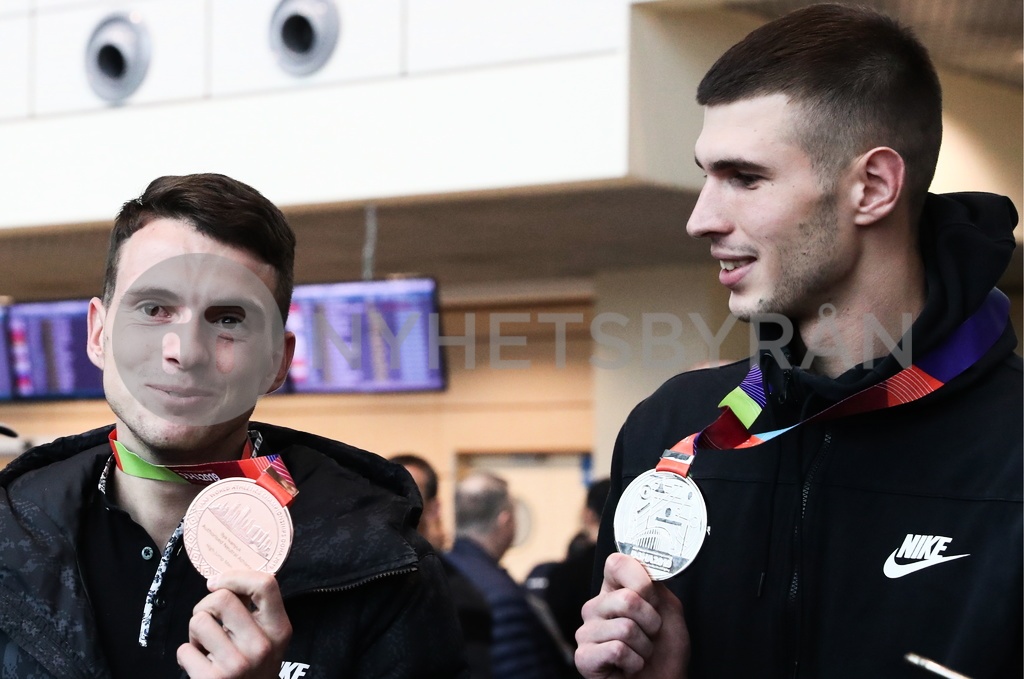 Russian athletes Ivanyuk and Akimenko welcomed at Domodedovo Air