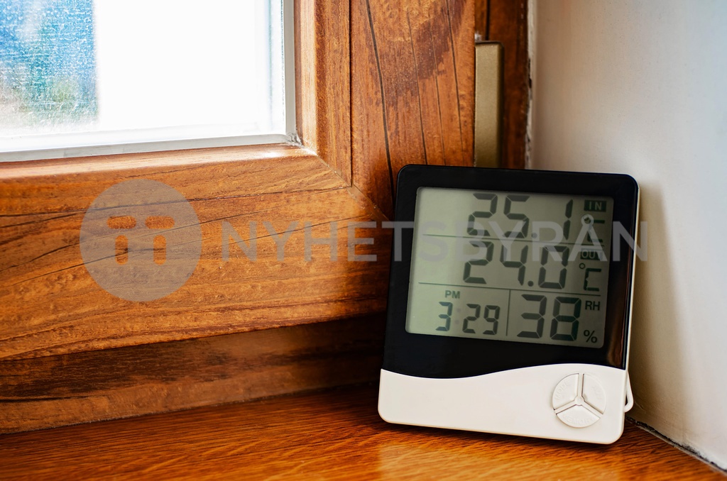 Digital indoor temperature and humidity sensor. Home weather station.